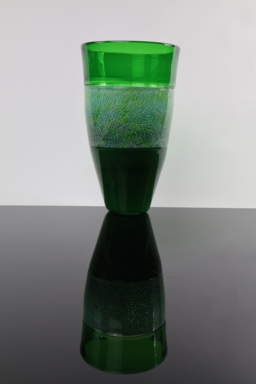 Monochromatic Green Encalmo Vase – Glassgoof